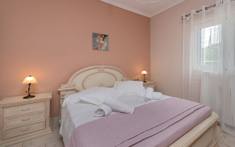 Vickys Apartment in Argassi Zakynthos Greece - Holidays in Zante Island