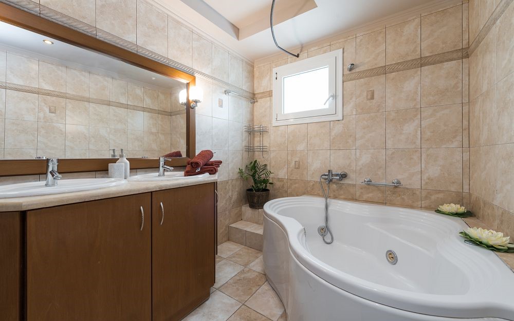 Vickys Apartment in Argassi Zakynthos Greece - Holidays in Zante Island