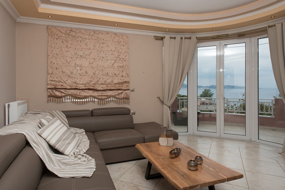 Vickys Apartment in Argassi Zakynthos Greece - Holidays in Zante Island